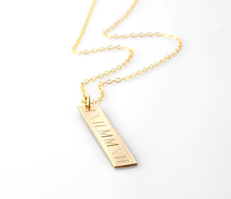 ROMAN numerals Personalized nameplate vertical gold bar layering ...