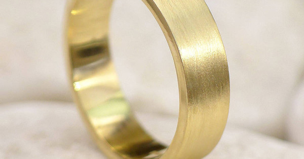 Mens 18ct Gold Wedding Ring, Spun Silk Finish - All Birthstone™